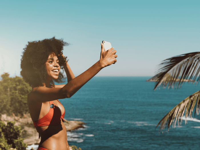 Beach Vlogging Essentials: What to Pack & Best Wireless Microphone