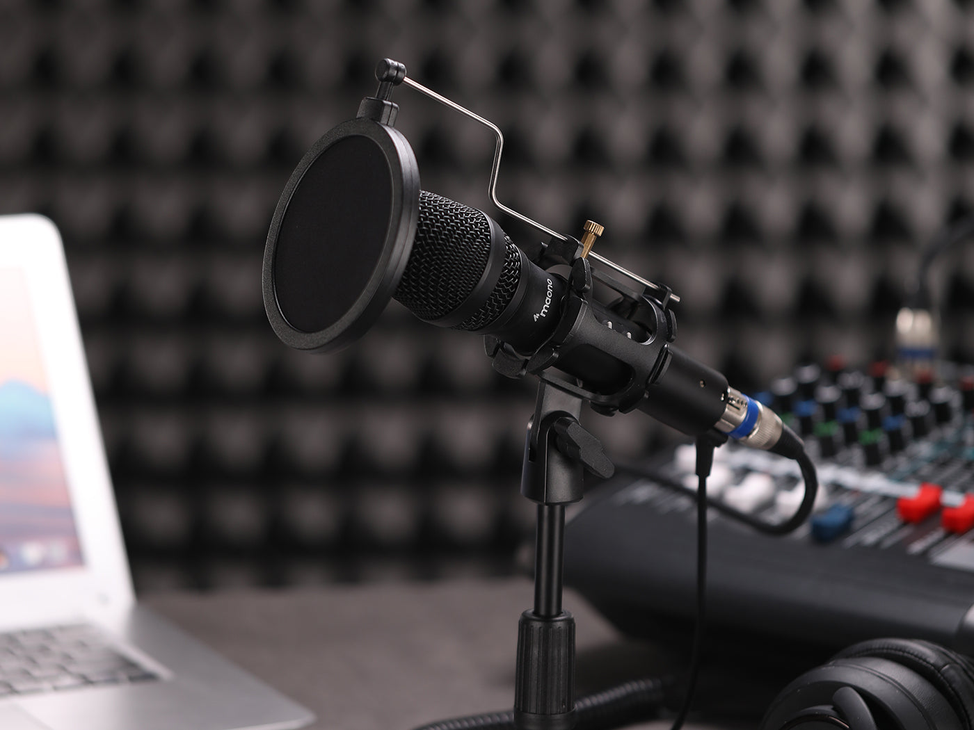 Good Microphone for Live Vocals: Best Singing Mics & Tips