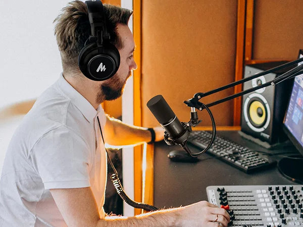 Perfect Maono Microphone AU-A04 Podcast Kit for Your Setup